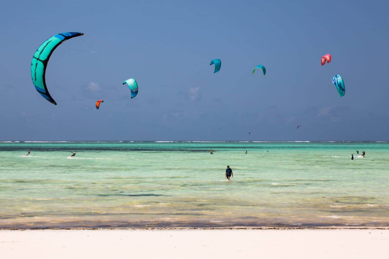 Aquaholics Kite & Surf Zanzibar | Join the best Kitesurfing ...